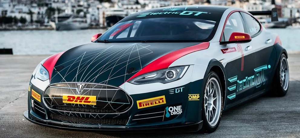 Tesla bouwt belachelijk snelle raceversie van de P100 D