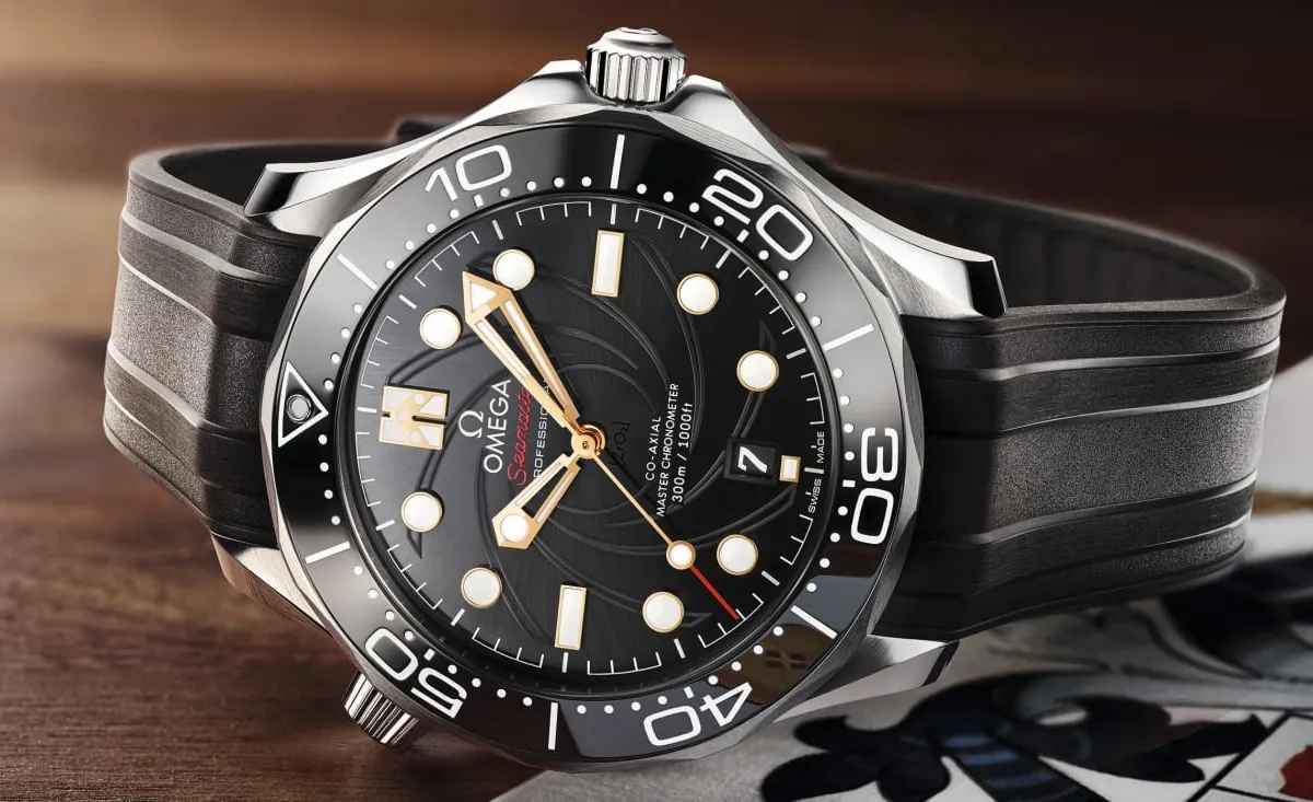 Omega viert het 50-jarige jubileum van Bond klassieker ‘On Her Majesty ...