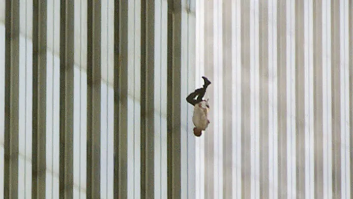 Het bizarre verhaal achter The Falling Man