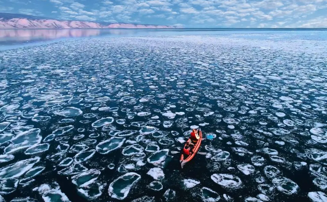Baikalmeer is het oudste en diepste meer ter wereld en levert ...
