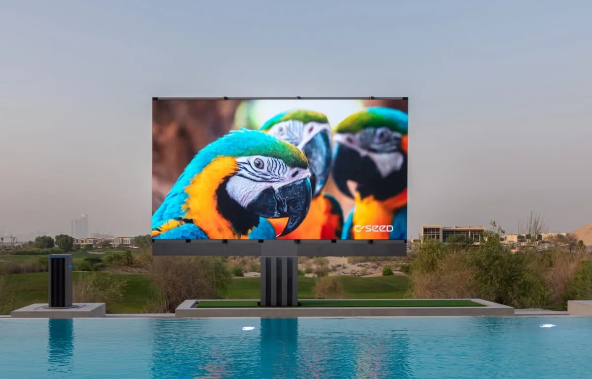 Deze C-SEED 201 HLR is de eerste opvouwbare MicroLED-tv voor buiten