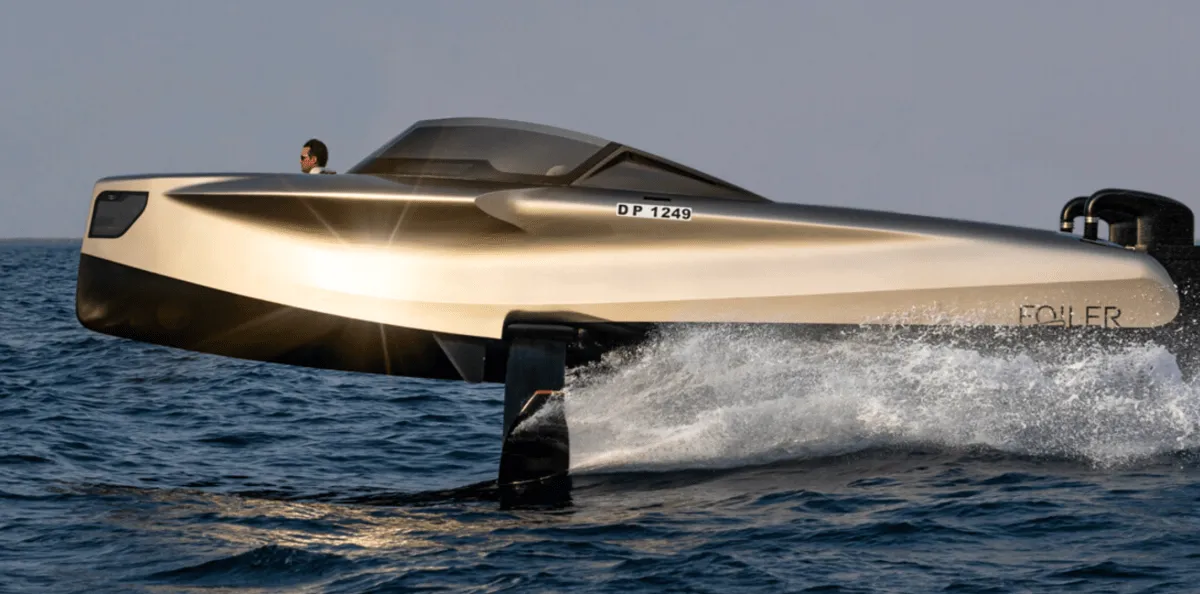 Vlieg 2 meter boven het water met dit supersnelle ‘vliegende’ jacht