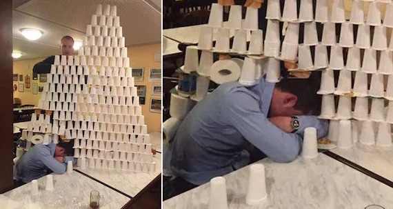 Dude bouwt gigantische piramide om zijn dronken, in slaap gevallen vriend