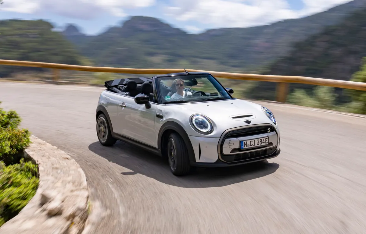 Mini Electric Cabrio geeft een nieuwe dimensie aan het Go Kart gevoel