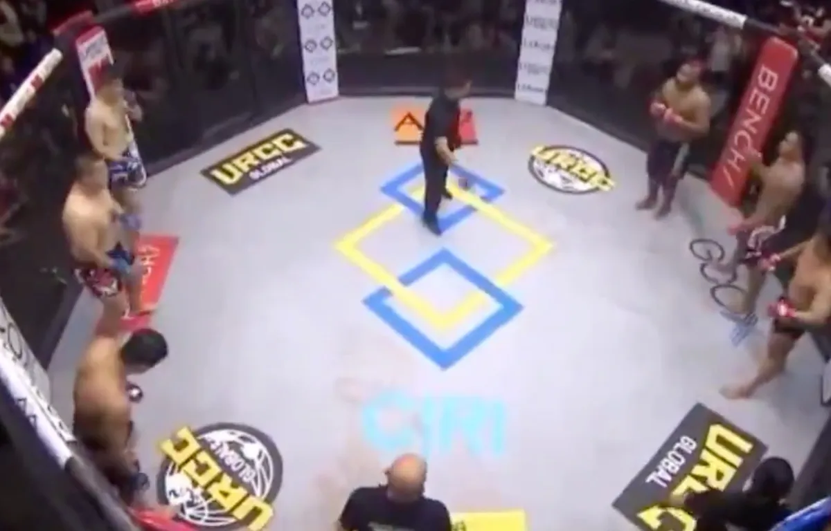 China neemt het op tegen de Filipijnen in een 3v3 MMA-gevecht