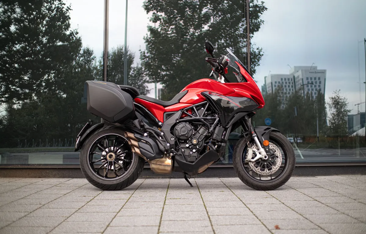 MV Agusta Turismo Veloce 800 is toeren op hoog (en bloedsnel) niveau