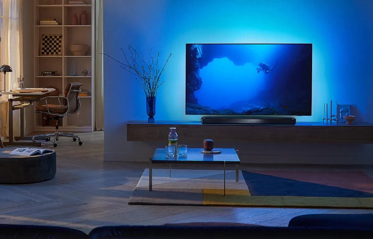 Met de Philips Fidelio-serie maak je van jouw woonkamer een waar ...