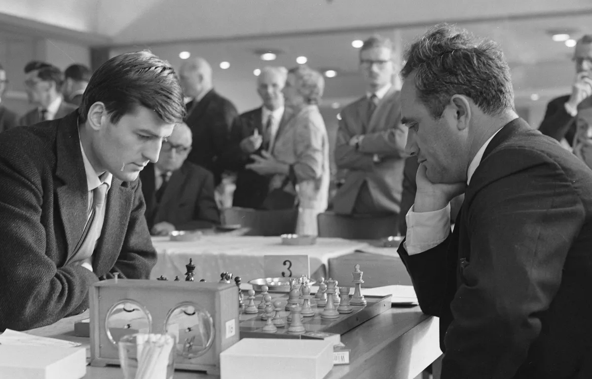 YouTube-schaker Antonio Radic buitenspel gezet vanwege ‘racistische ...