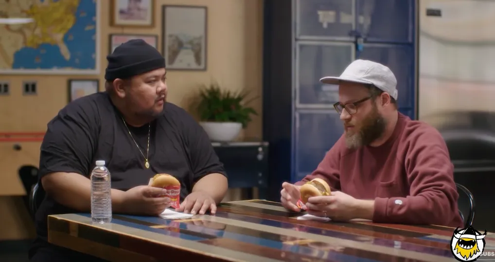 Seth Rogen proeft welke 'geheime burger' de beste is in de burger-show