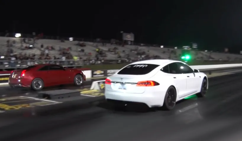 Omgebouwde Tesla P100D maakt het muscle cars heel moeilijk op de dragstrip