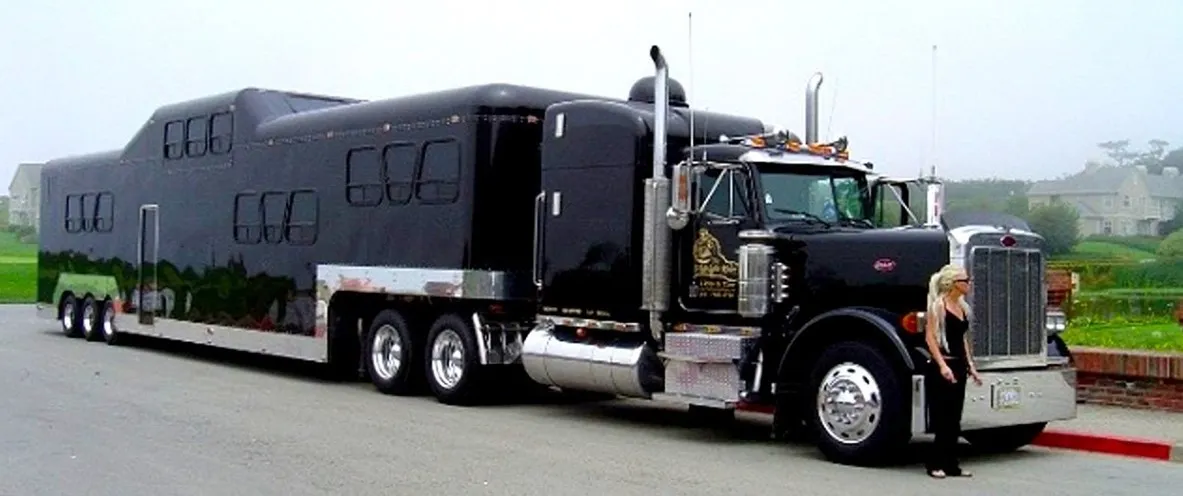 De Midnight Rider is de grootste caravan ter wereld en jij kan hem kopen