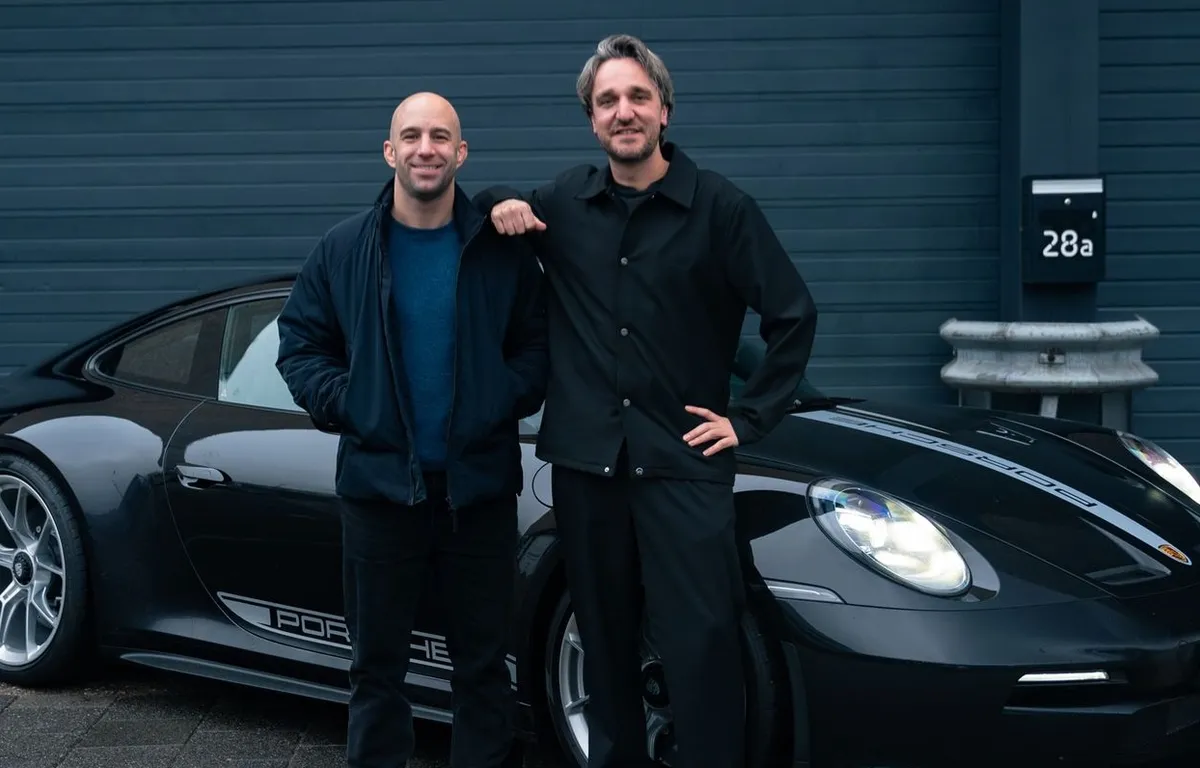 DAY1 x FHM: Jay-Jay Boske & Chris Riemens testen Porsche 911 GT3 Touring