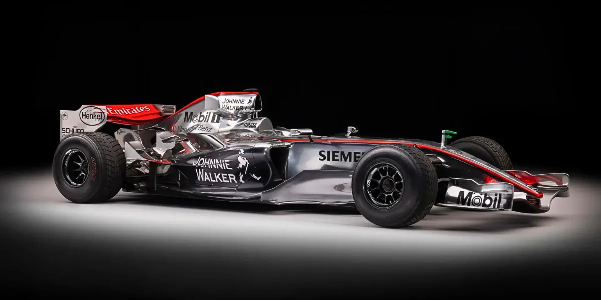 Eerste Formule 1 auto van Lewis Hamilton kan binnenkort bij jou op de ...