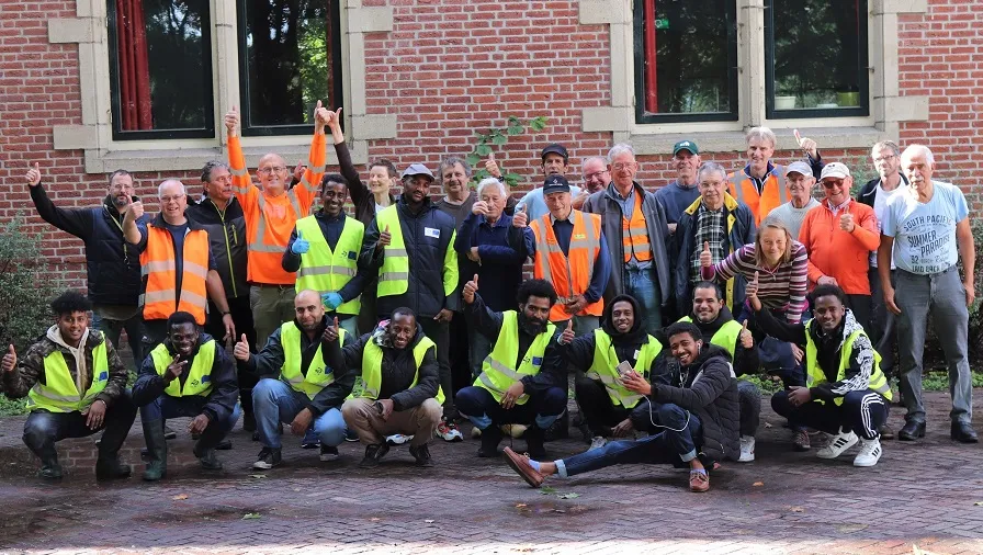 Uitgestelde Burendag rond het AZC Gilze een succes