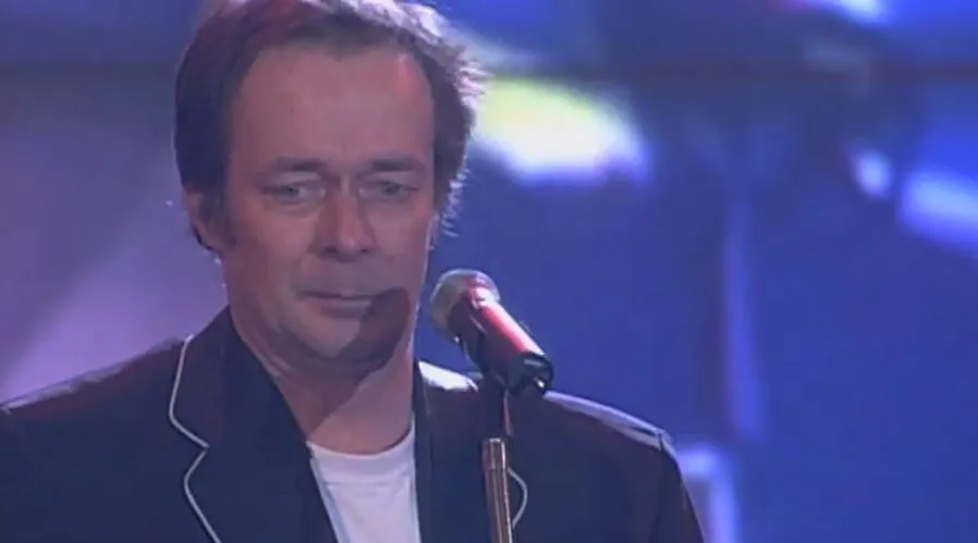 Zanger Thé Lau van The Scene overleden