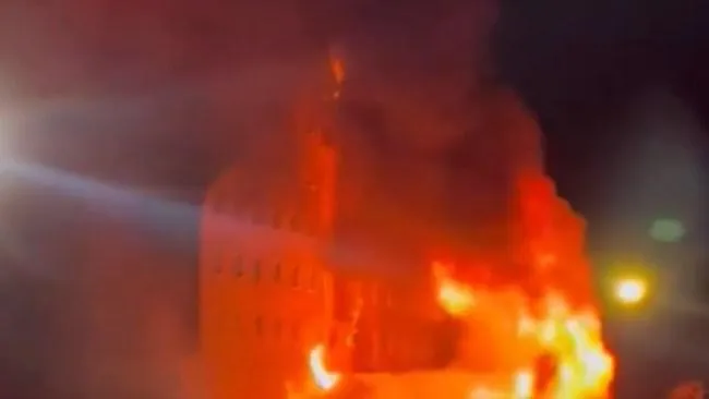 Minstens 66 doden en 32 gewonden bij brand in hotel Minstens 66 doden en 32 gewonden bij brand in hotel