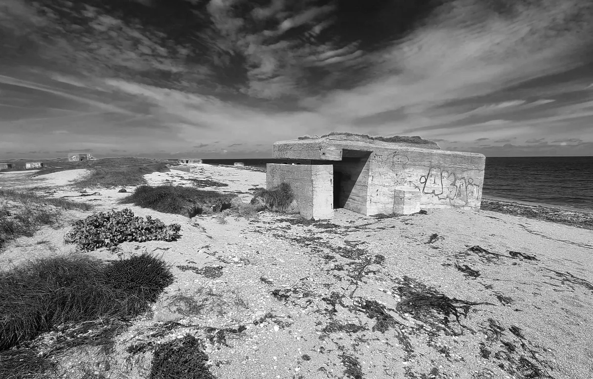 Bunkers Atlantikwall kleuren het landschap, maar blijven symbool voor ...