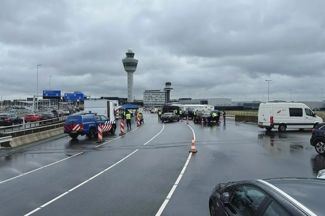 Verkeerscontrole bij Schiphol: 16 auto’s in beslag genomen en 68.000 ...