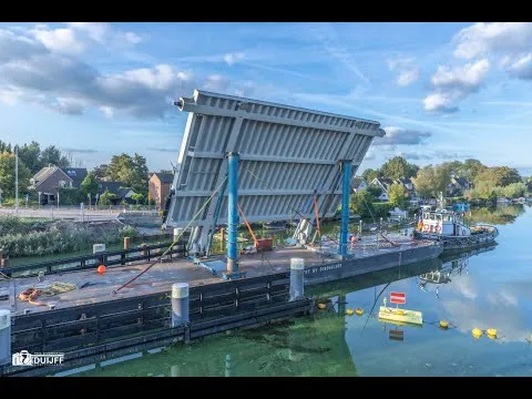 Belangrijke mijlpaal Cruquiusbruggen: Beweegbaar deel brug richting ...