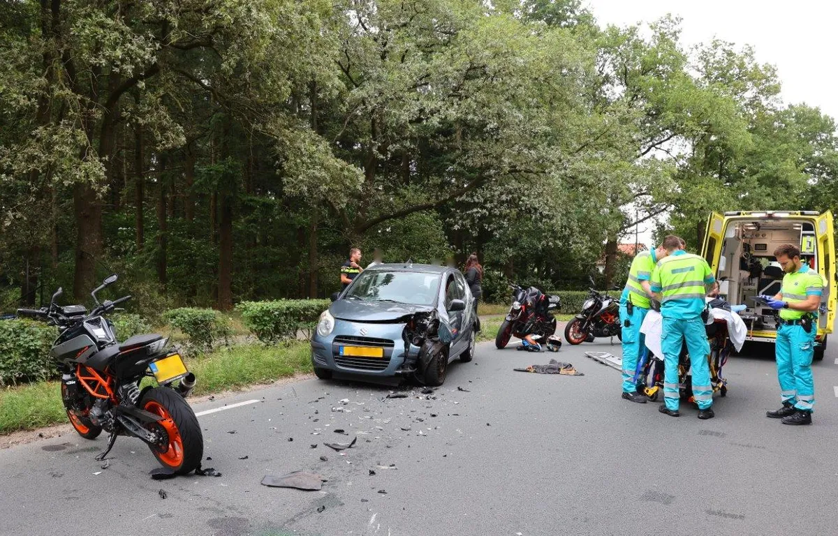 Motorrijder gewond bij frontale botsing met auto