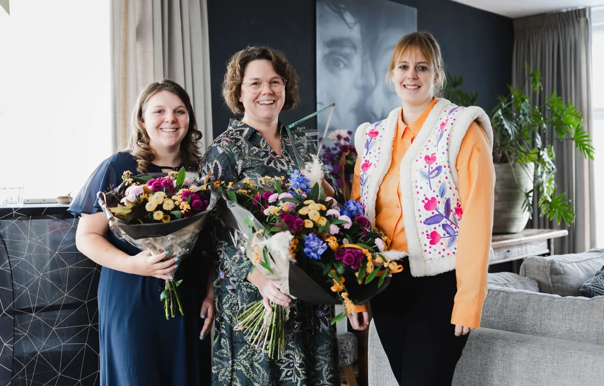 Ingrid de Wit door Stichting Chryson in de bloemen gezet