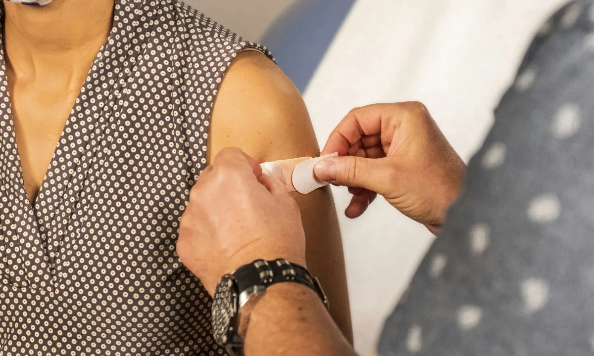 Dit najaar nieuwe vaccinatieronde tegen corona voor risicogroepen Dit najaar nieuwe vaccinatieronde tegen corona voor risicogroepen