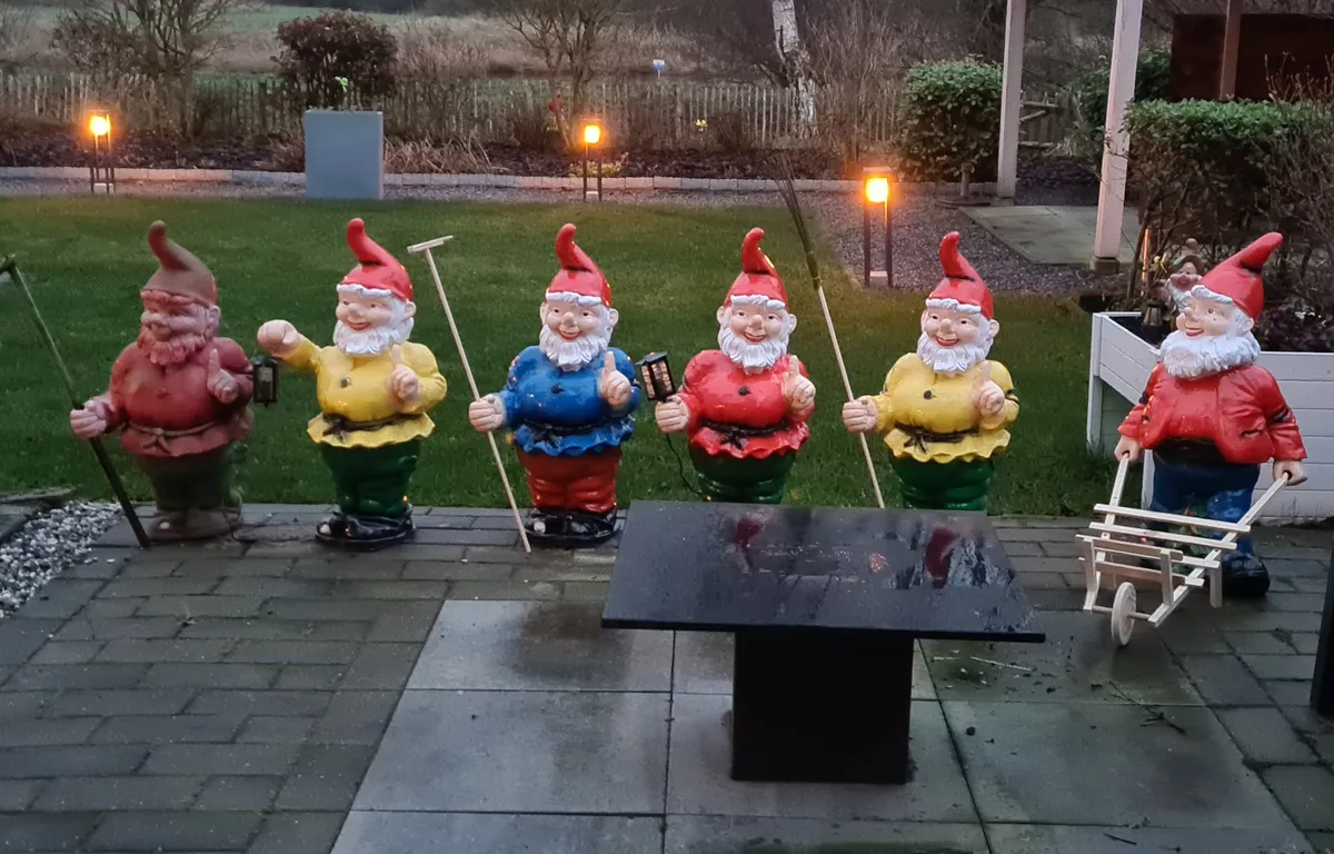 En dan staan er opeens 100 kabouters in je tuin!