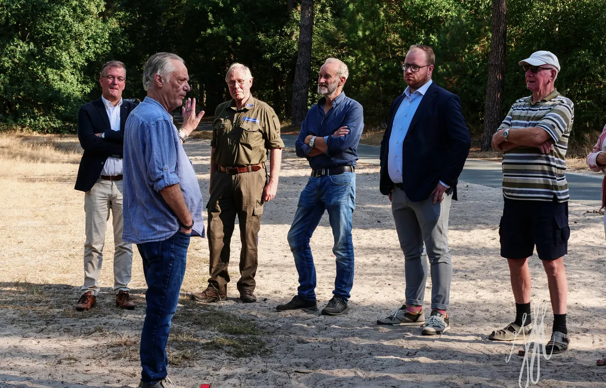 Informatiepaneel bij Kaatsheuvelse IJsbaan onthuld door Louis Laros en ...