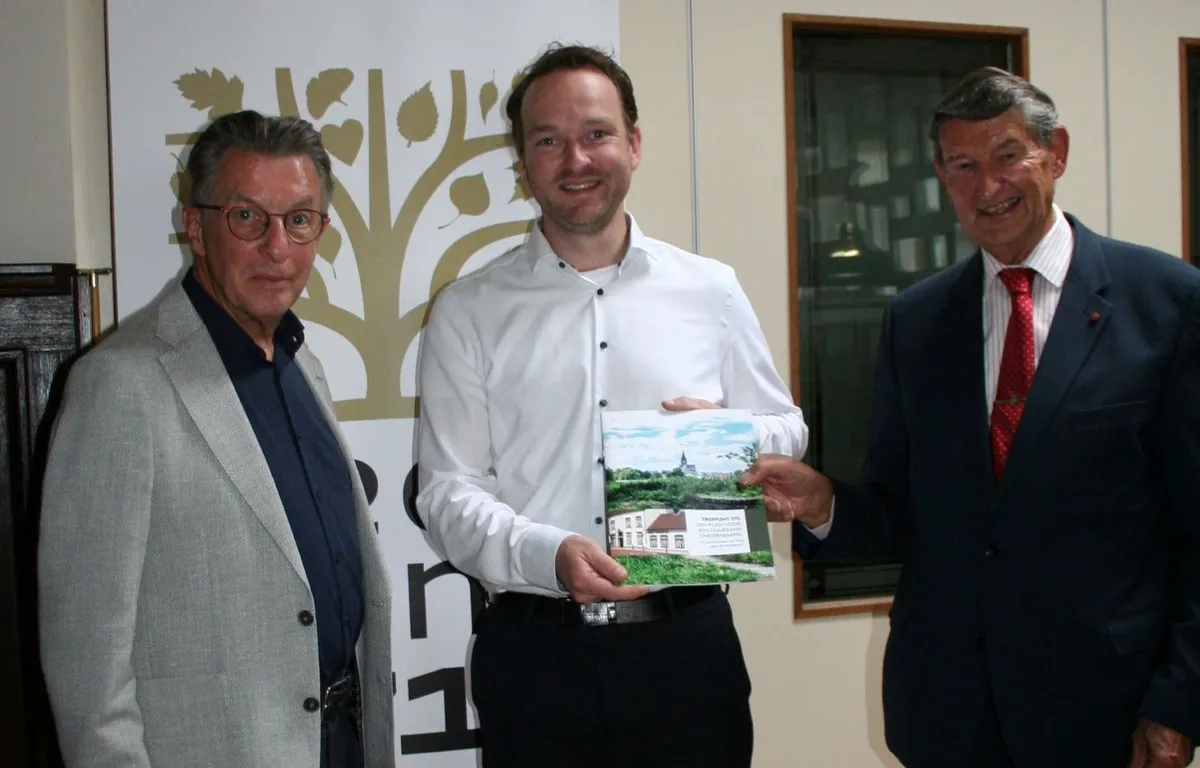 Ondernemingsplan 'Aod Thoear' aangeboden aan wethouder Cretskens