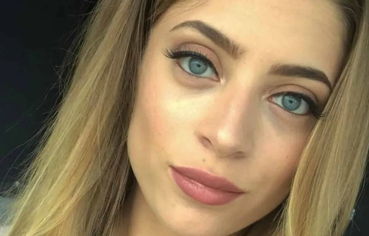 Amy Vol van OG3NE deelt creepy foto van wilde party