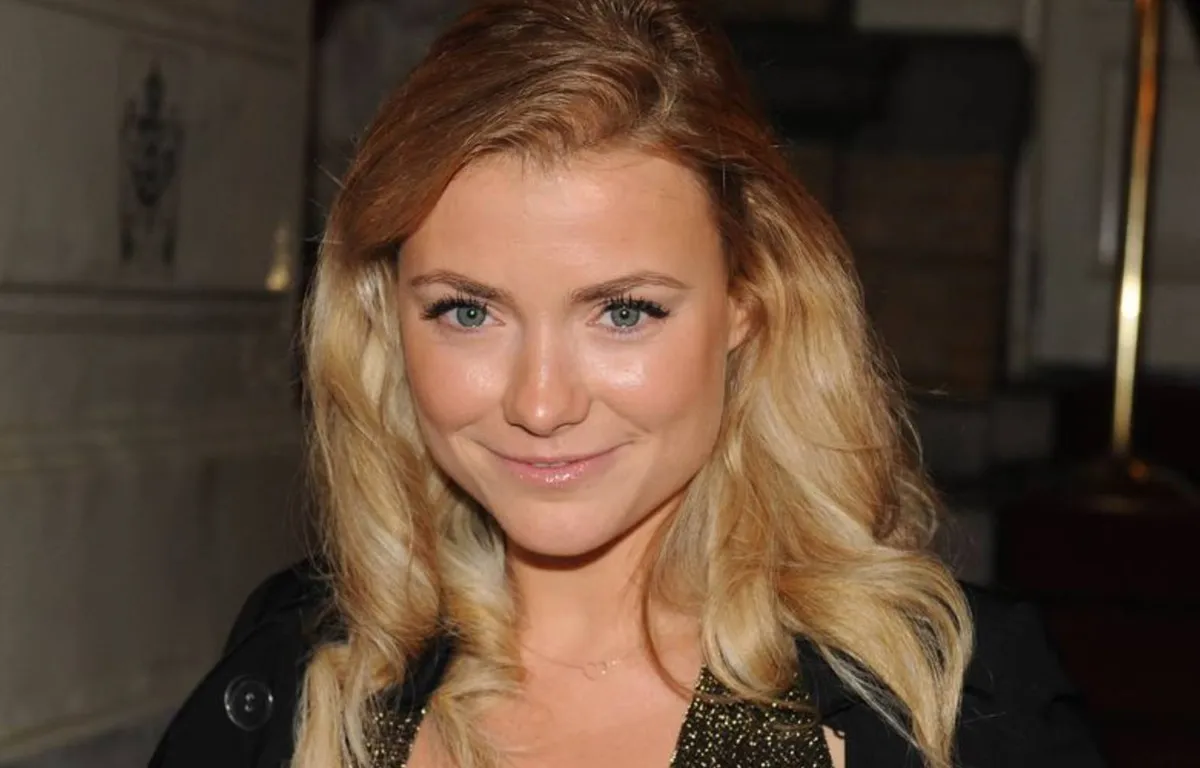 Gigi Ravelli is de vrouw van je dromen op deze foto