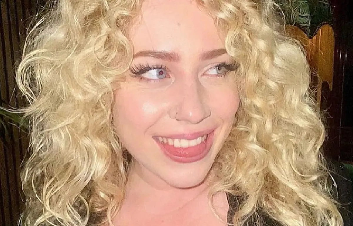 Lisa Vol deelt heerlijke kleedkamerfoto met haar OG3NE-zusjes