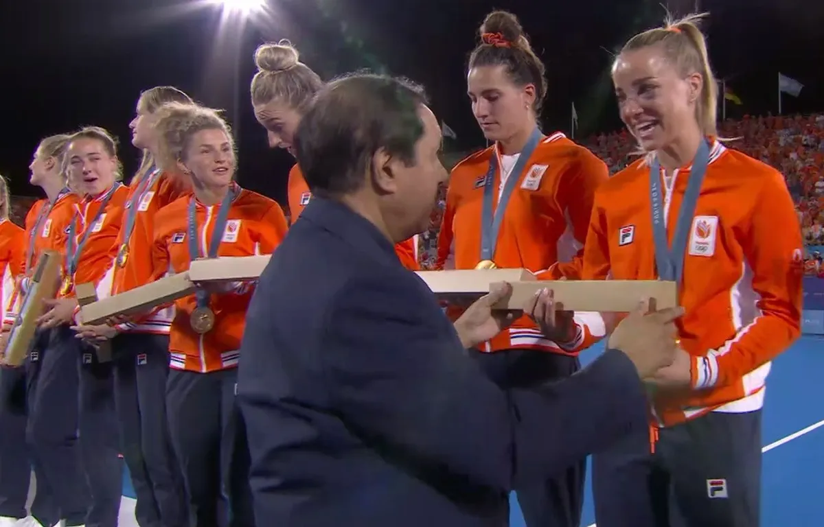 Hockeysters, met Veghelse Joosje Burg, prolongeren Olympische titel