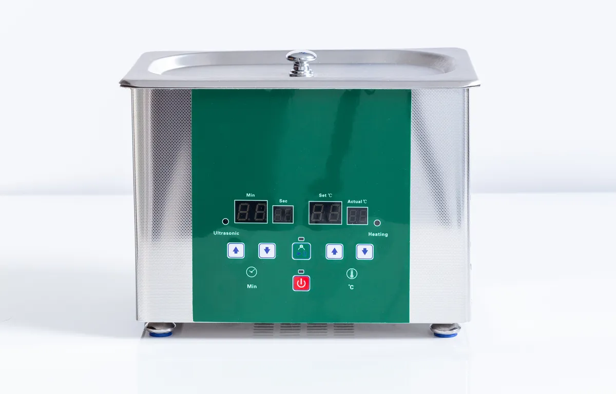 Ultrasoon reinigen: wat is het en wat kan je ermee?