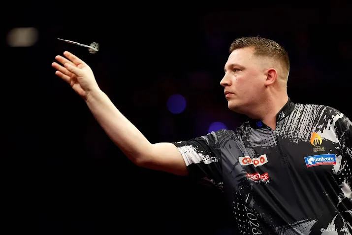 Darter Dobey schakelt wereldkampioen Smith uit
