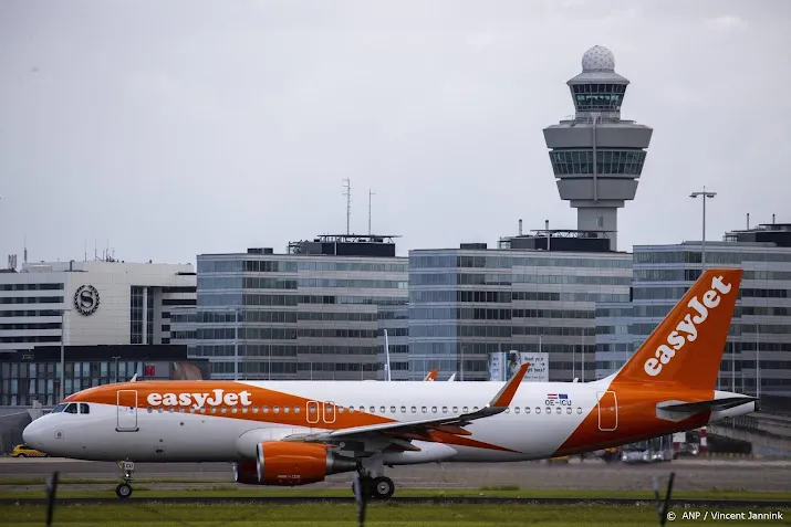 EasyJet gaat deze zomer meer vluchten schrappen op Schiphol