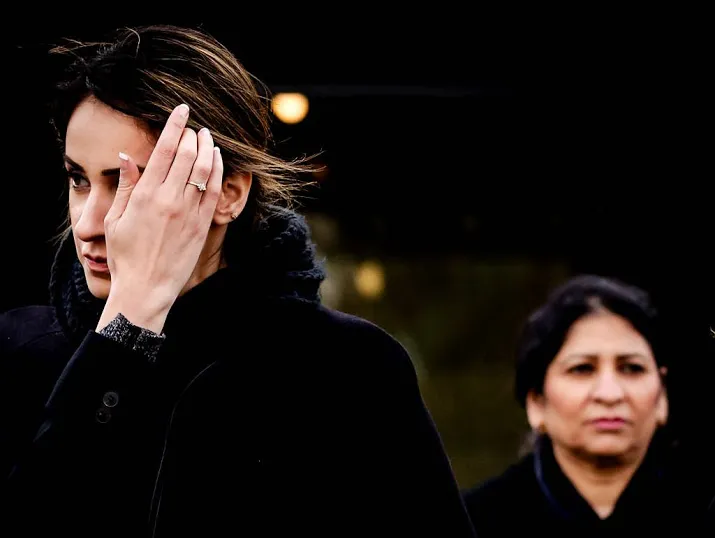 Insiya mag voorlopig bij vader India blijven