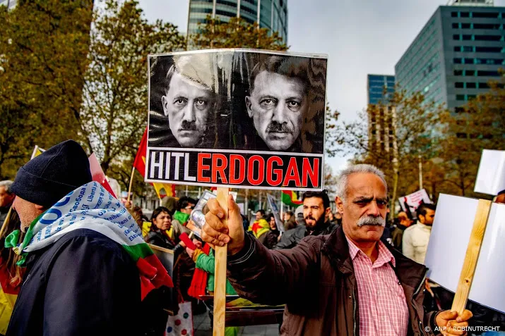 Koerden demonstreren in Rotterdam