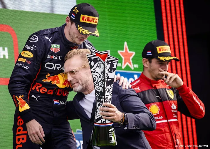 Koning en koningin feliciteren wereldkampioen Max Verstappen