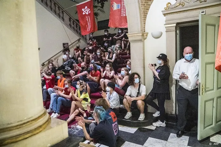 Politie ontruimt Academiegebouw universiteit Groningen