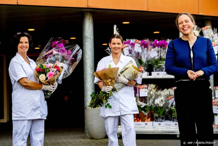 'Zorgmedewerkers, Van Dissel en Rutte helden coronacrisis'