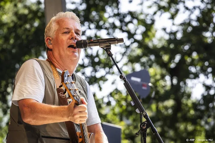 Thomas Acda schrijft sinterklaasboek Sint zit vast