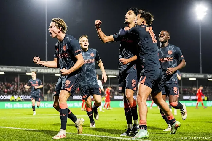 FC Utrecht wint van Almere City en staat tweede in Eredivisie