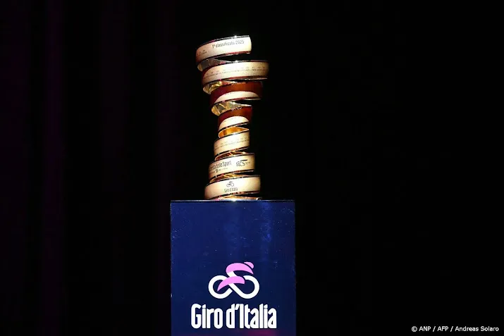 Giro d'Italia met Strade Bianche-rit en zware slotweek