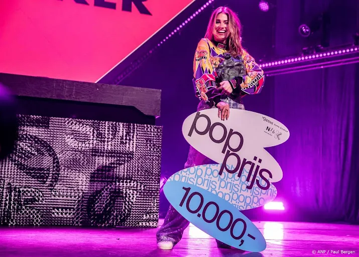 Roxy Dekker wint Popprijs 2024 Roxy Dekker wint Popprijs 2024