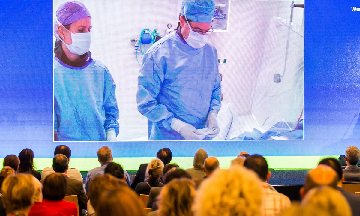 Live dotterbehandeling vanuit Meander Medisch Centrum