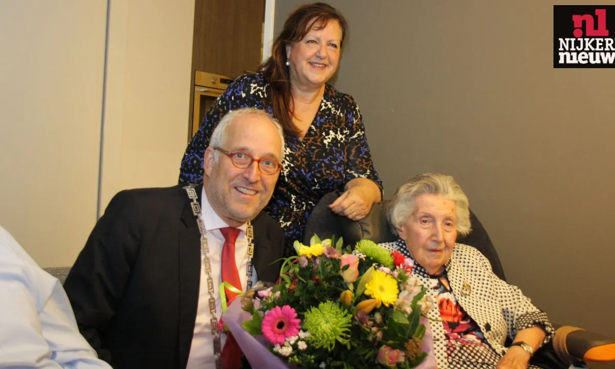 Feest voor mevrouw Van Loozen - Saunders