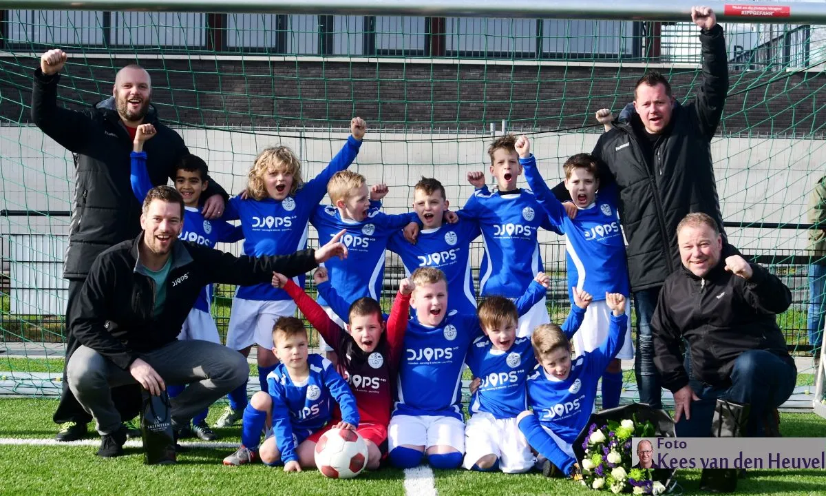 Djops steekt Veensche Boys JO9-3 in het nieuw