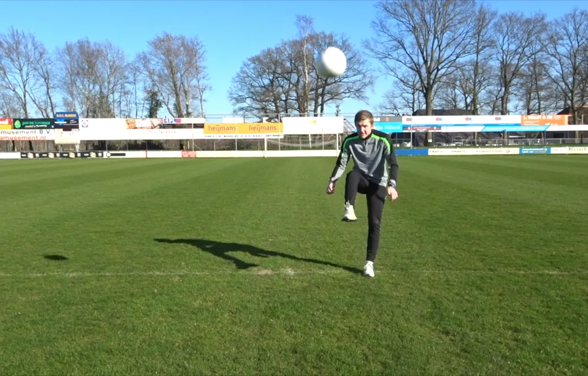Hoe hou je thuis de bal hoog? (video)