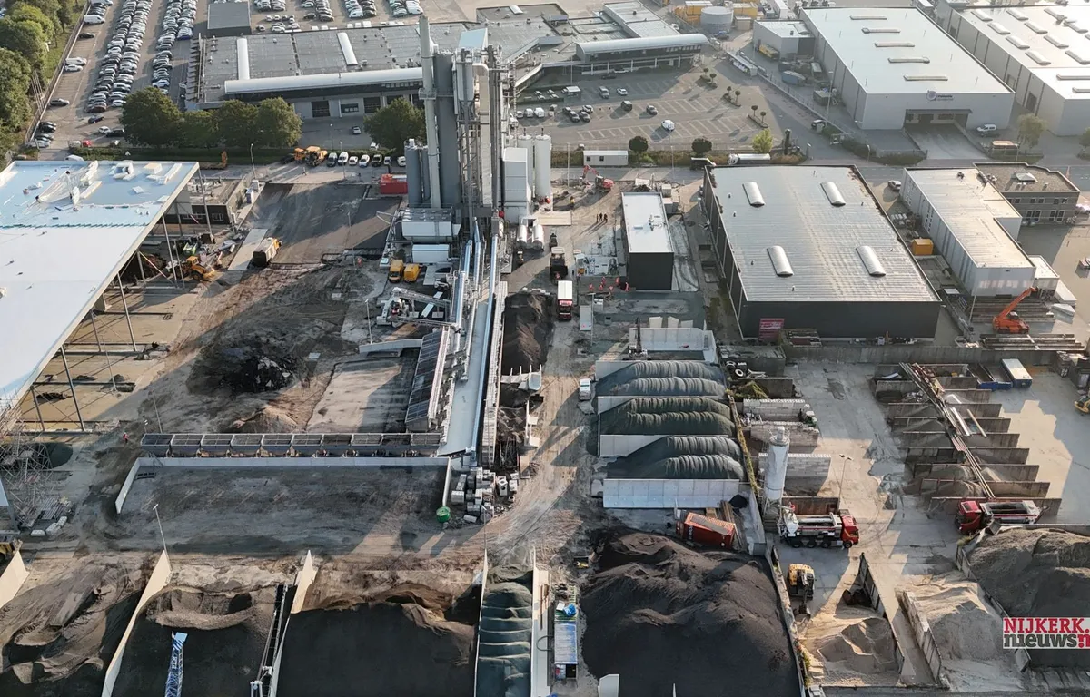 Koning opent nieuwe asfaltcentrale Van Gelder Groep